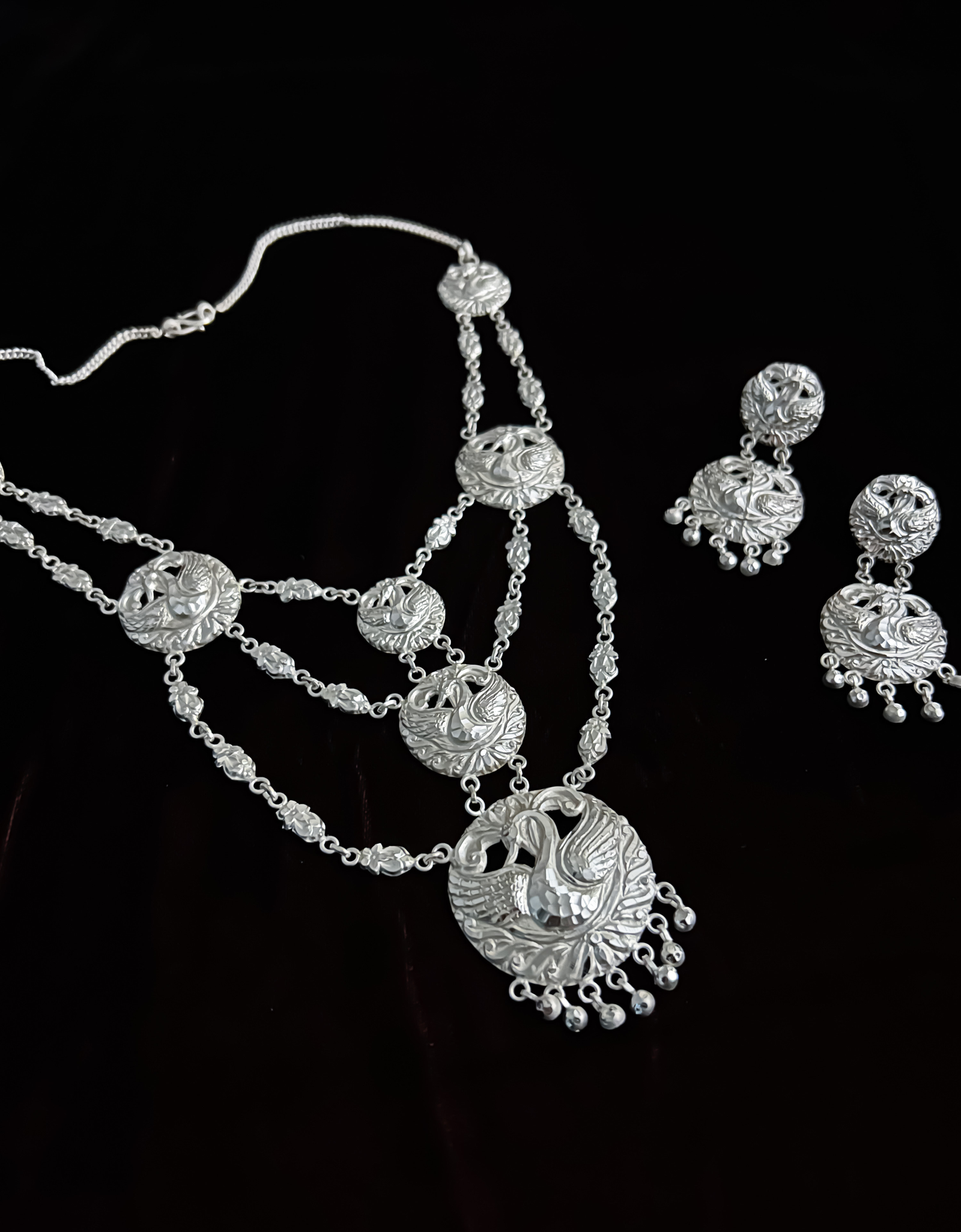 Traditional ‘Teen Mayur’ Lohori Set with Earrings - GAHANE