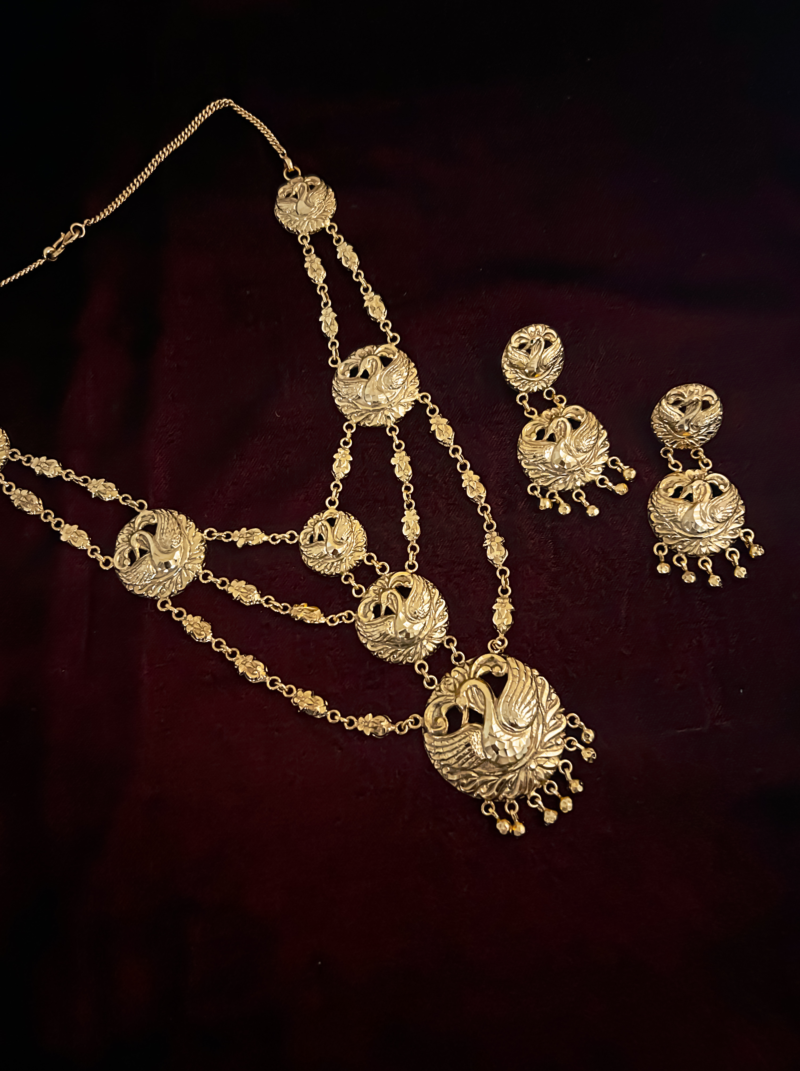 Traditional ‘Teen Mayur’ Lohori Set with Earings - GAHANE